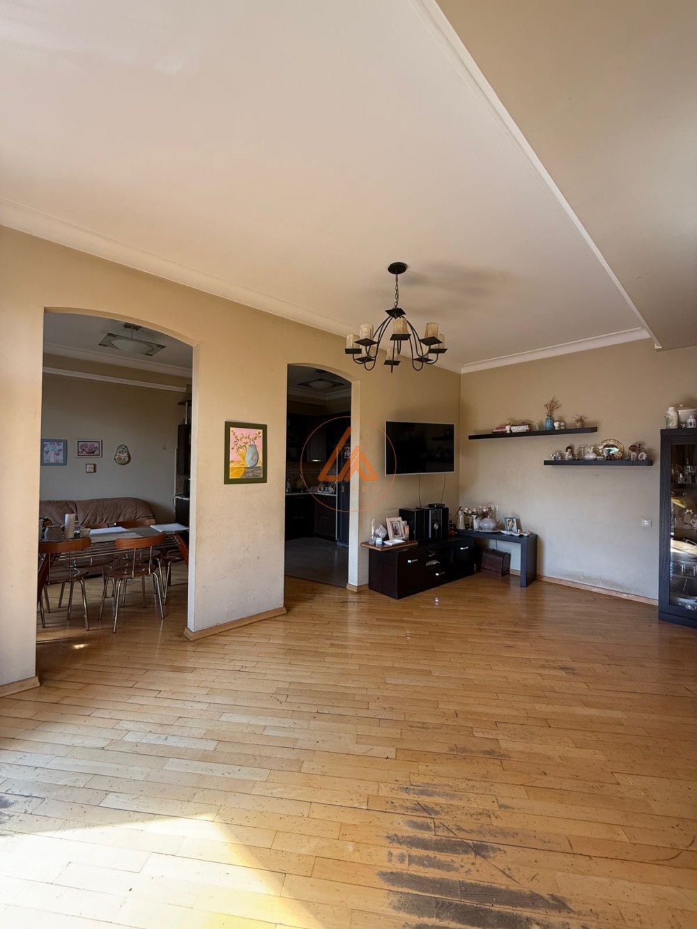 იყიდება კორპუსის ბინა - თბილისი