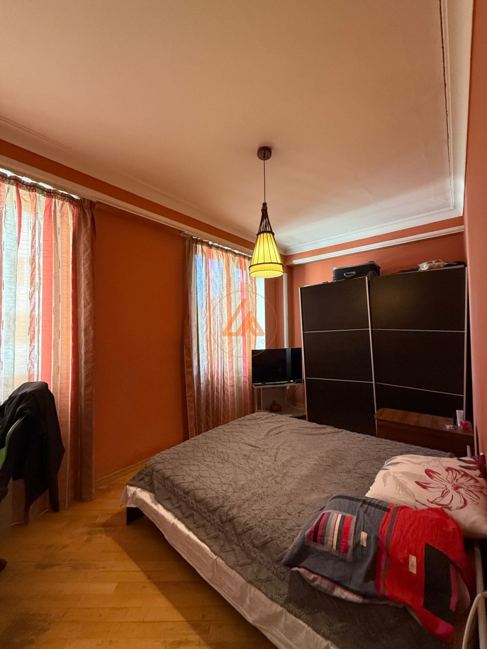 იყიდება კორპუსის ბინა - თბილისი