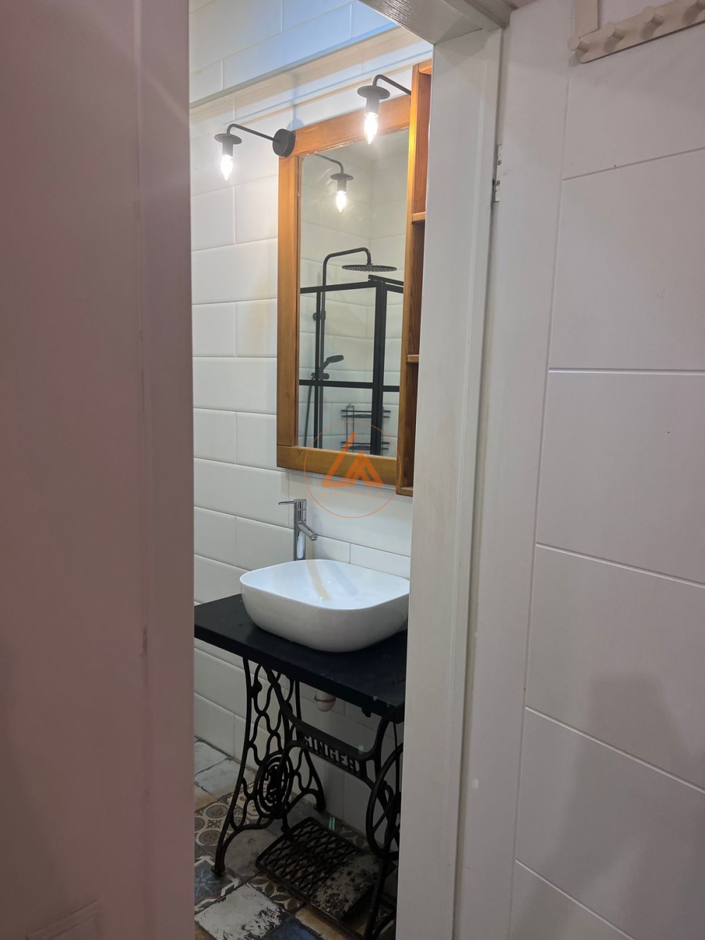 იყიდება კორპუსის ბინა - თბილისი